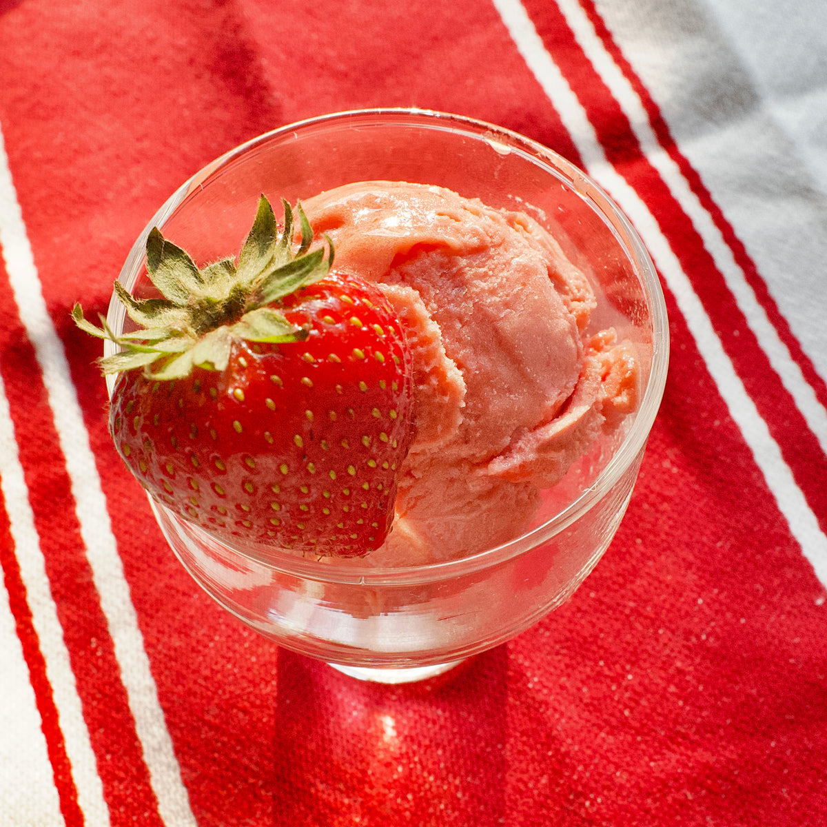 Strawberry Froyo – Dimpy's Kitchen